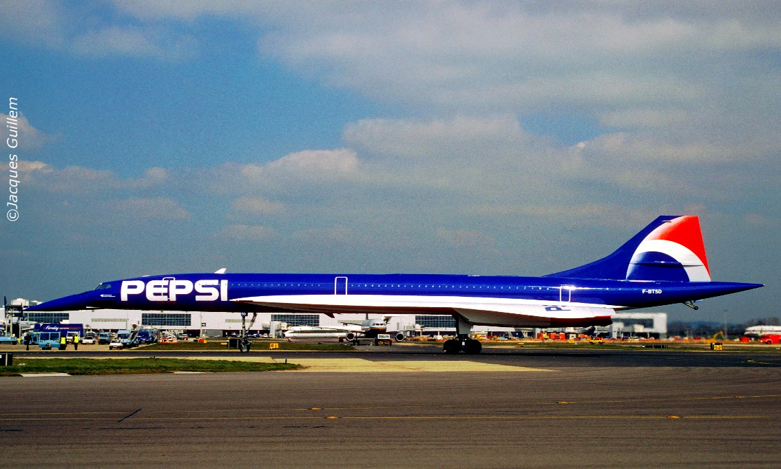 Avril 1996, Concorde Pepsi au roulage à Londres Gatwick EGKK - APCOS