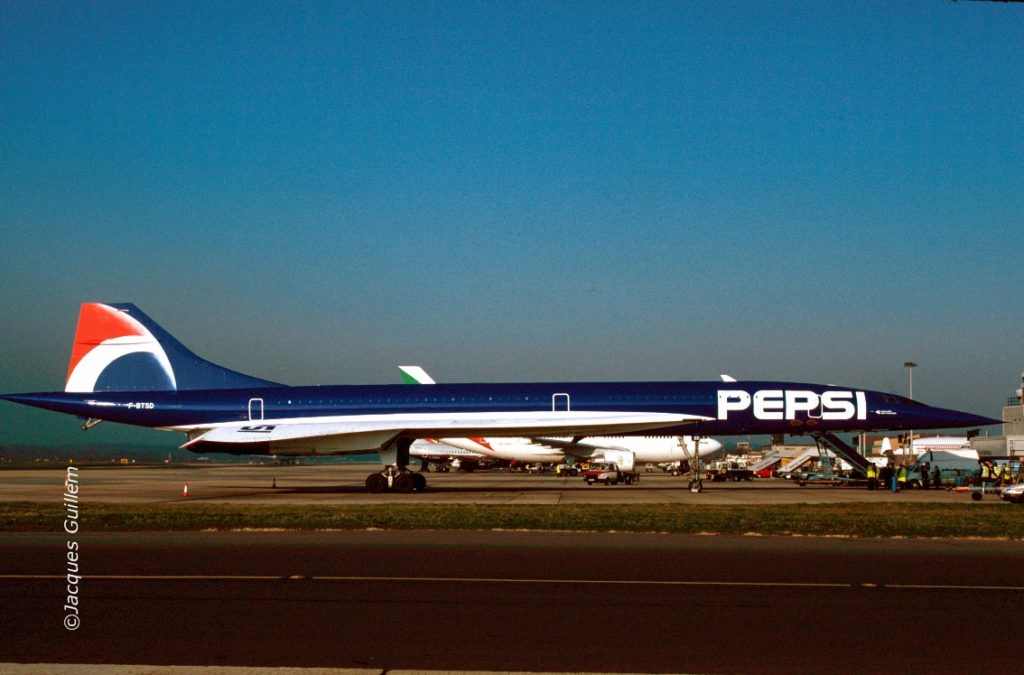 Avril 1996, le Concorde Pepsi en stationnement à Londres Gatwick EGKK ...